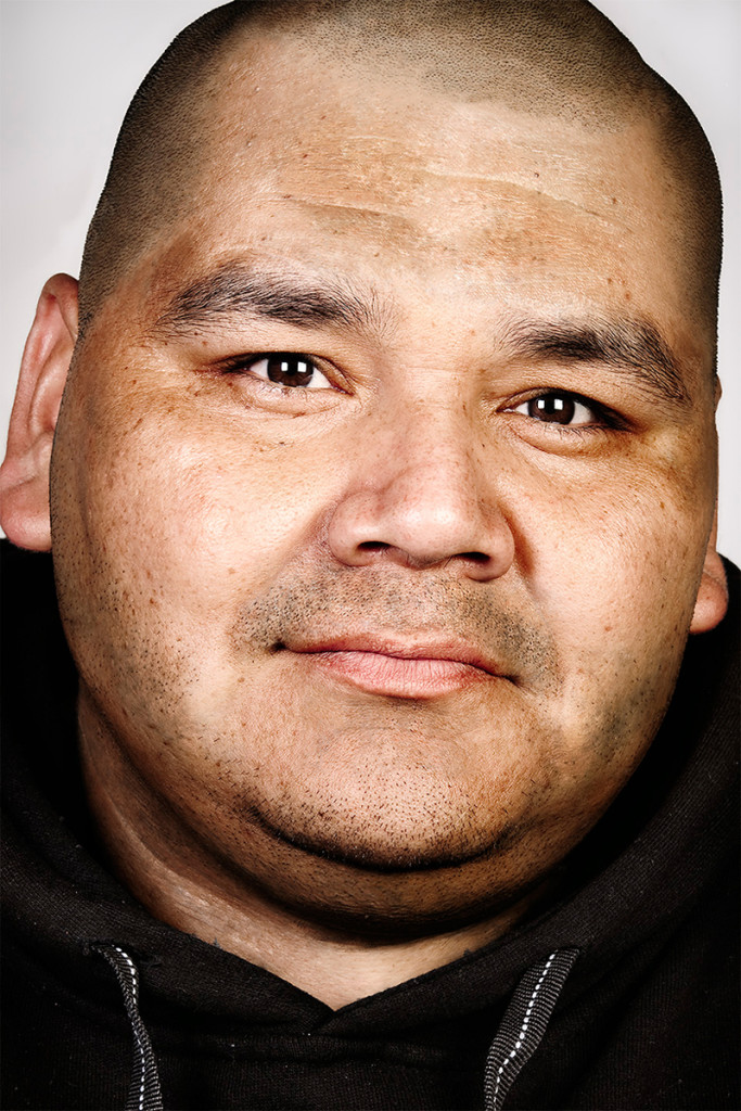 จับเสือมาลบลาย ให้กลายเป็นคนธรรมดาโดย “Steven Burton” และอดีตสมาชิก ...