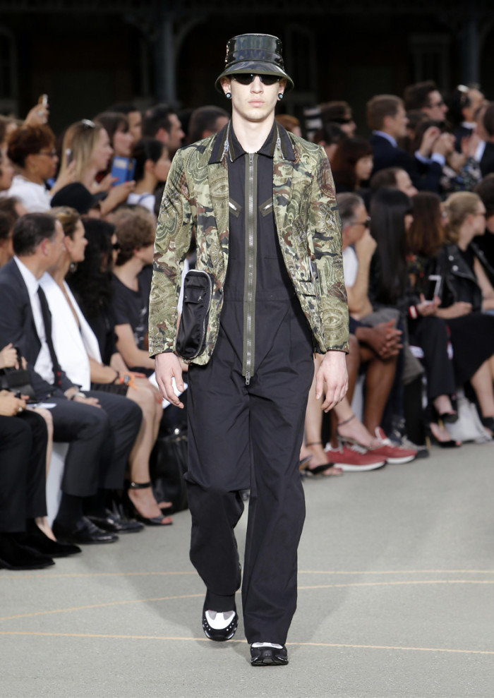 GIVENCHY SS 17 คอลเลคชั่นรองสุดท้ายของ Riccardo Tisci ก่อนเตรียมโบกมือ ...