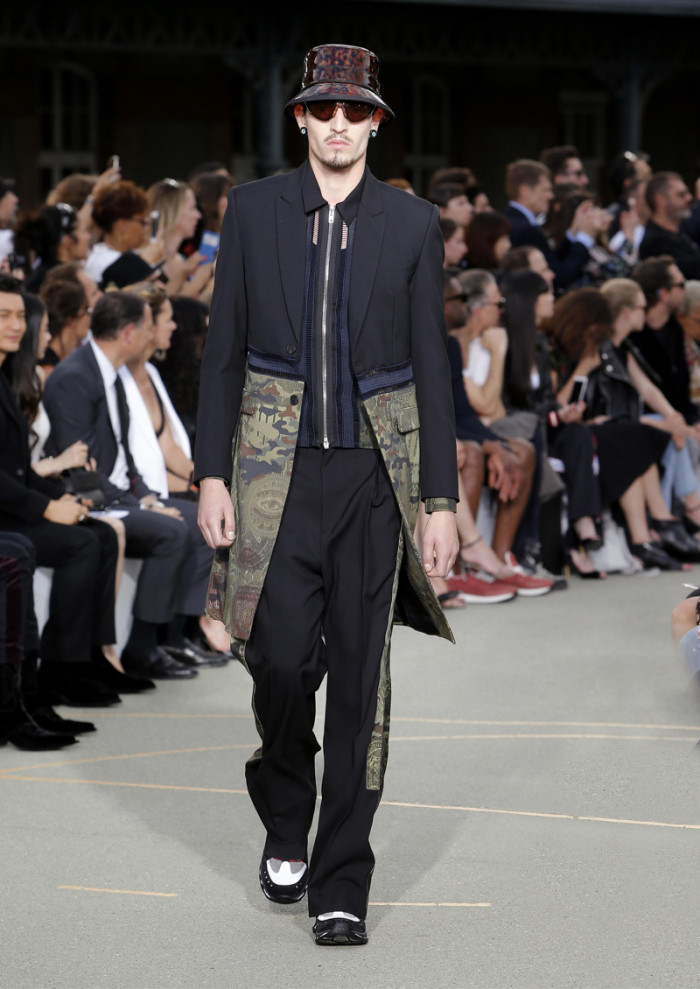 GIVENCHY SS 17 คอลเลคชั่นรองสุดท้ายของ Riccardo Tisci ก่อนเตรียมโบกมือ ...