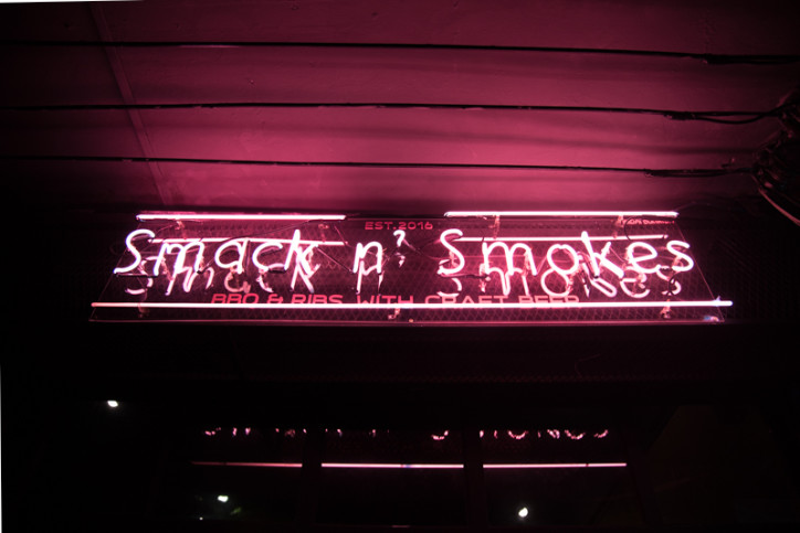 “Smack’n Smokes” นุ่มฉ่ำซี่โครงรมควันสุดเข้มข้น เคล้า Craft Beer รสลื่น ...