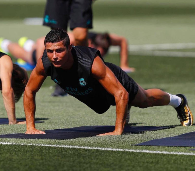 อยากฟิตดูดีแบบ CR7 ต้องลุย! : โคตรแกร่งกับโปรแกรม WORKOUT สไตล์ ...