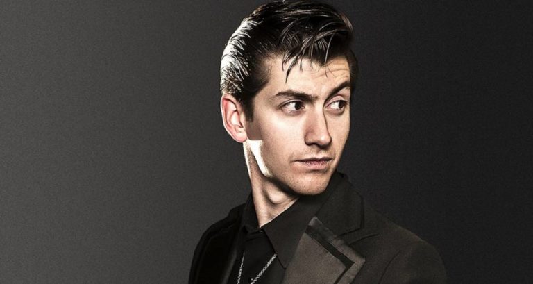 ไม่ใช่แค่ผลงานเพลงที่โดดเด่น แต่ ALEX TURNER ยังเฉียบในเรื่องสไตล์ทรงผม ...