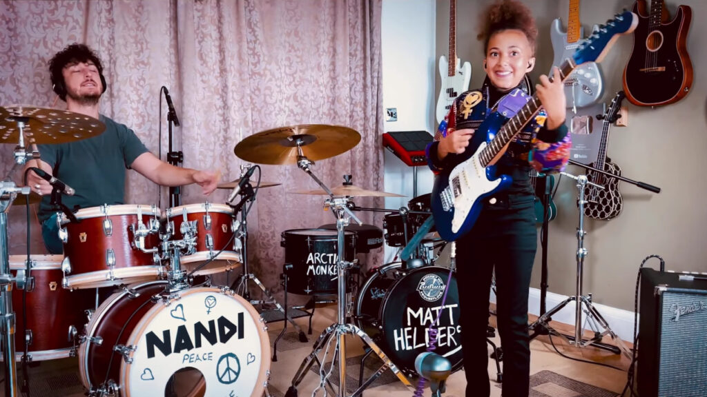 THE PROFILES: Nandi Bushell มือกลองเยาว์รุ่นสุดเมฟ ที่ป๋า Dave Grohl ...