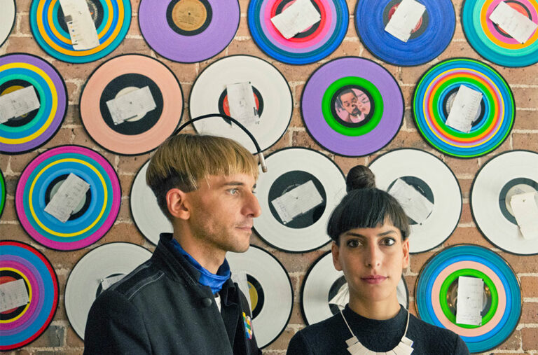 THE PROFILES: NEIL HARBISSON มนุษย์ไซบอร์กที่สามารถแปลงสีให้เป็นเสียง ...