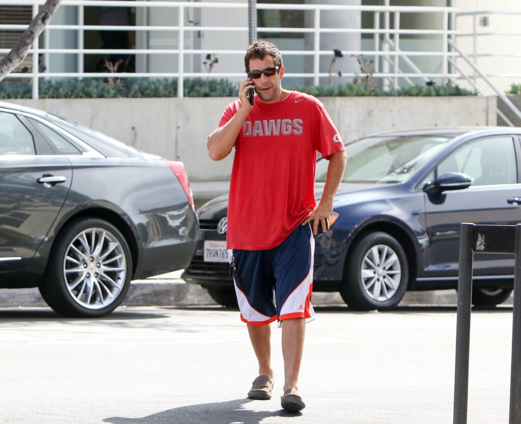 Style Guide: สำรวจการแต่งตัวของ Adam Sandler เจ้าพ่อแฟชั่นแห่งปี 2021 ...