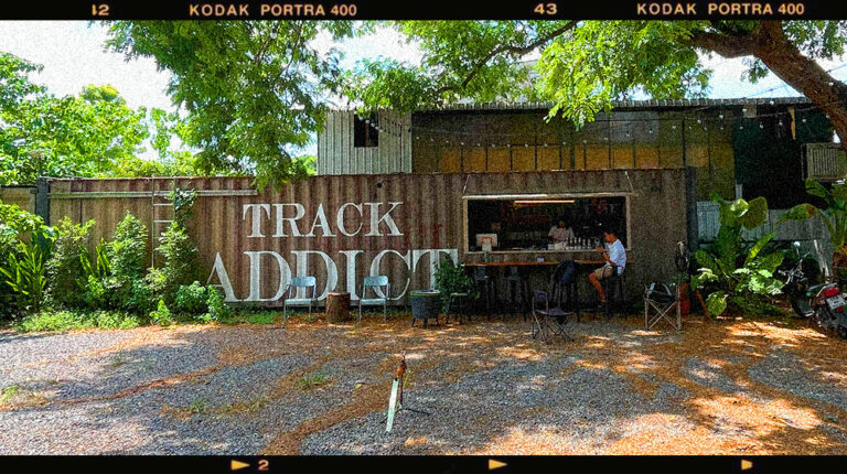 Track Addict Record Cafe Space & Art ของคนรักเสียงเพลง และกาแฟ ที่ ...